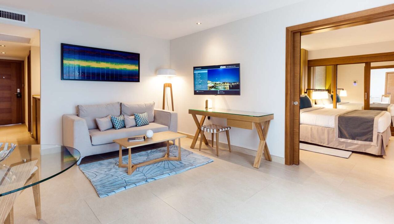 Deluxe One-Bedroom Suite - Sonesta Resorts Sint Maarten